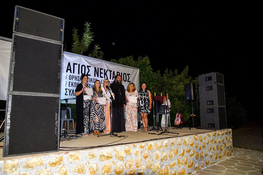 Όσα δεν λέγονται με λέξεις αποτύπωσε σε υπέροχες εικόνες στον Ι.Ν ...